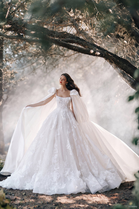 D447CP - Snow White Cape