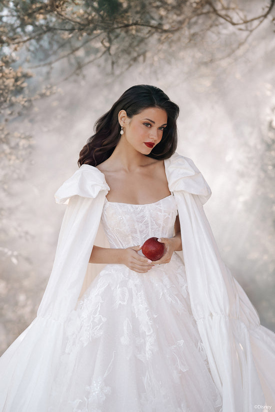 D447CP - Snow White Cape