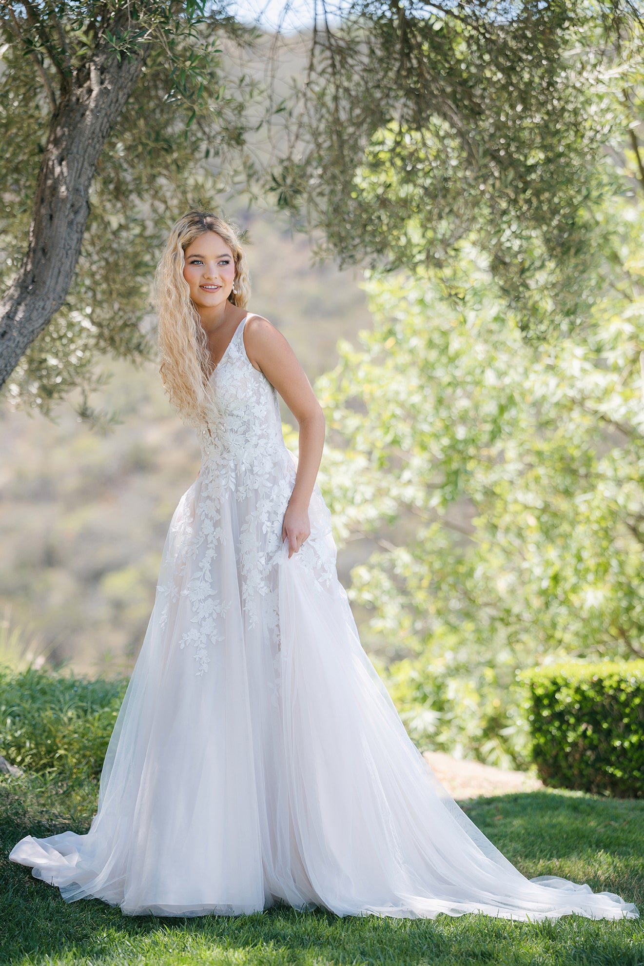 Lace Wedding Dresses | Lace Bridalwear | Allure Bridals